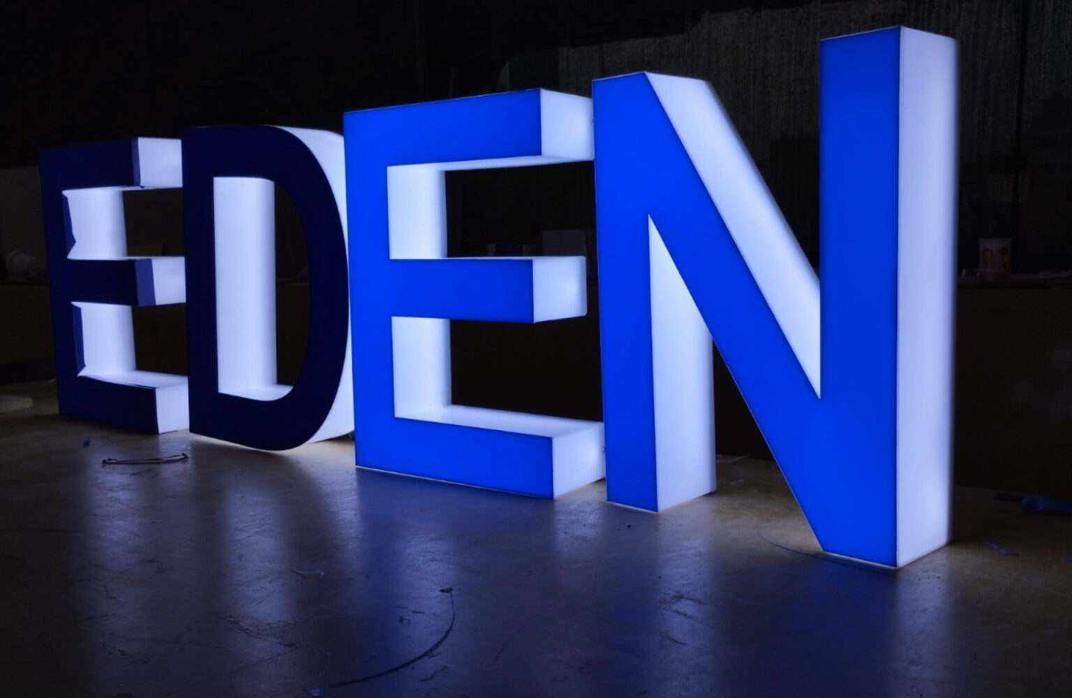 5 Ideas para Letreros Publicitarios para Negocios en Lima – AvisosCorp